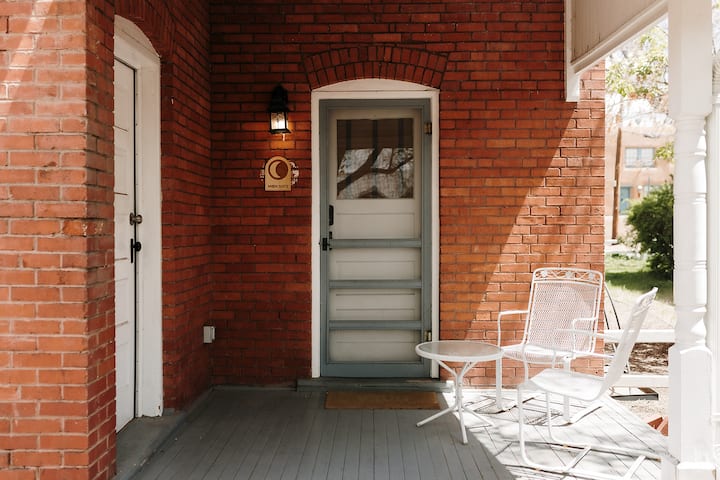 Santa Fe's Historic Moon Suite - Santa Fe, NM