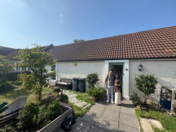 Charming Cozy Cottage, Private Room Rental - Edinburgh