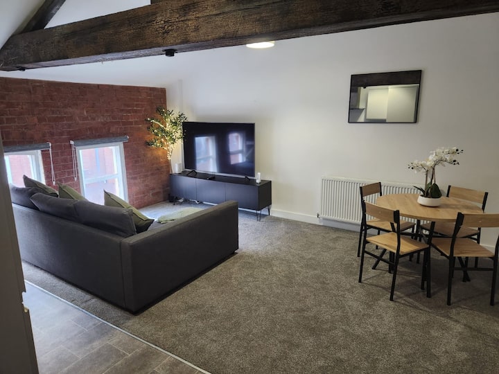 C&b Holdings - Hull