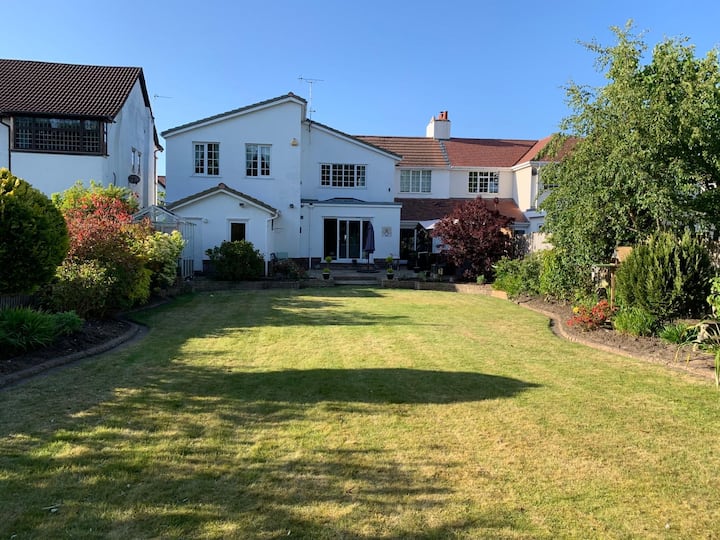 2 Large Rooms (Please Note Not The Whole House) - Southport