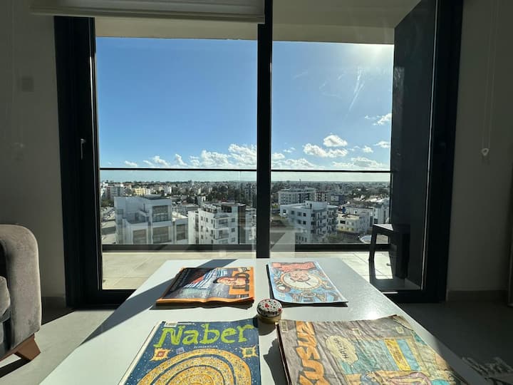 City Centre Flat With Old Town & Sea Views. - Фамагуста