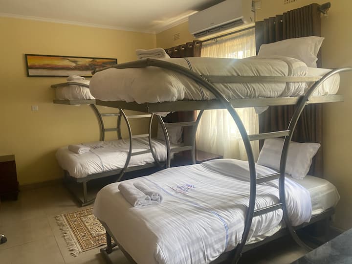 Home For Groups Of 20 Persons Or Big Families - Lusaka