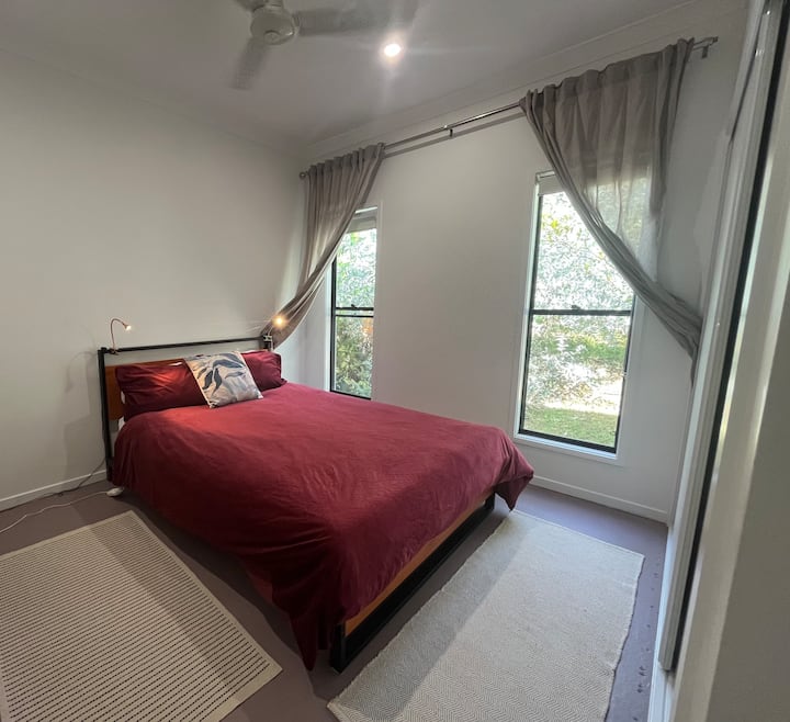 Self Contained Suite • Private Bath & Living Room - Mullumbimby