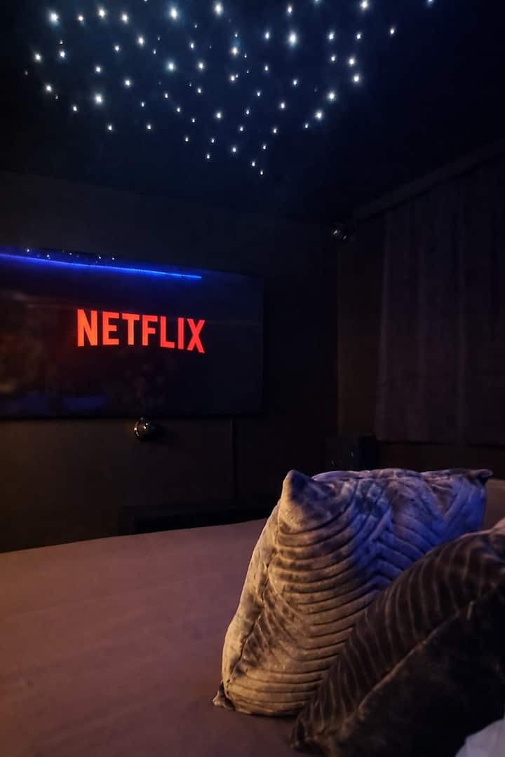 Studio Kozhi- Ciné Privé – ÉCran Géant & Son 5.1 - Languidic