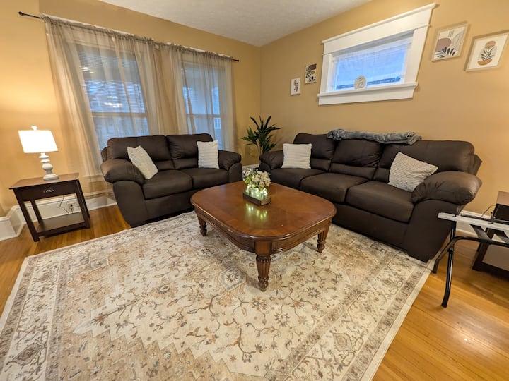 Cozy 2br Brick Apartment - Near Park & Downtown - Erie, PA