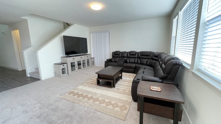 Brand New House With Snowy Mountain Views - Carson City, NV