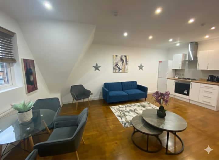 Blue Serenity Boutique Apartment - Croydon, UK