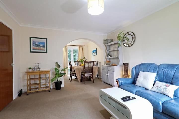 Comfy Quarters Spacious 3-bed House With Parking - Norwich