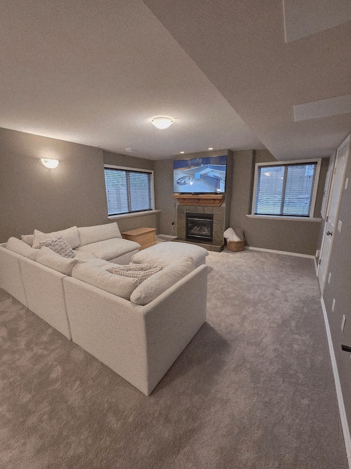 1 Bed Bachelor Suite - Kelowna