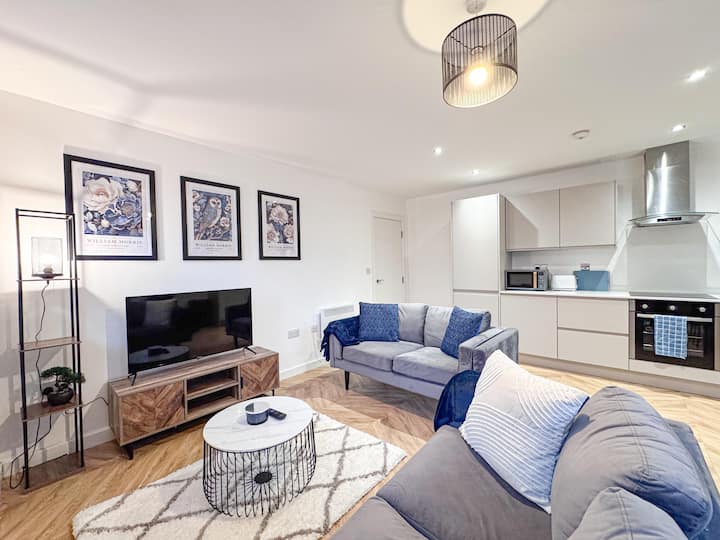 Stylish 2 Bed 2 Bathroom Apartment Free Parking - Leeds