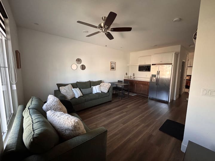 Snug Suite With Kitchenette And Private Entrance - Visalia, CA