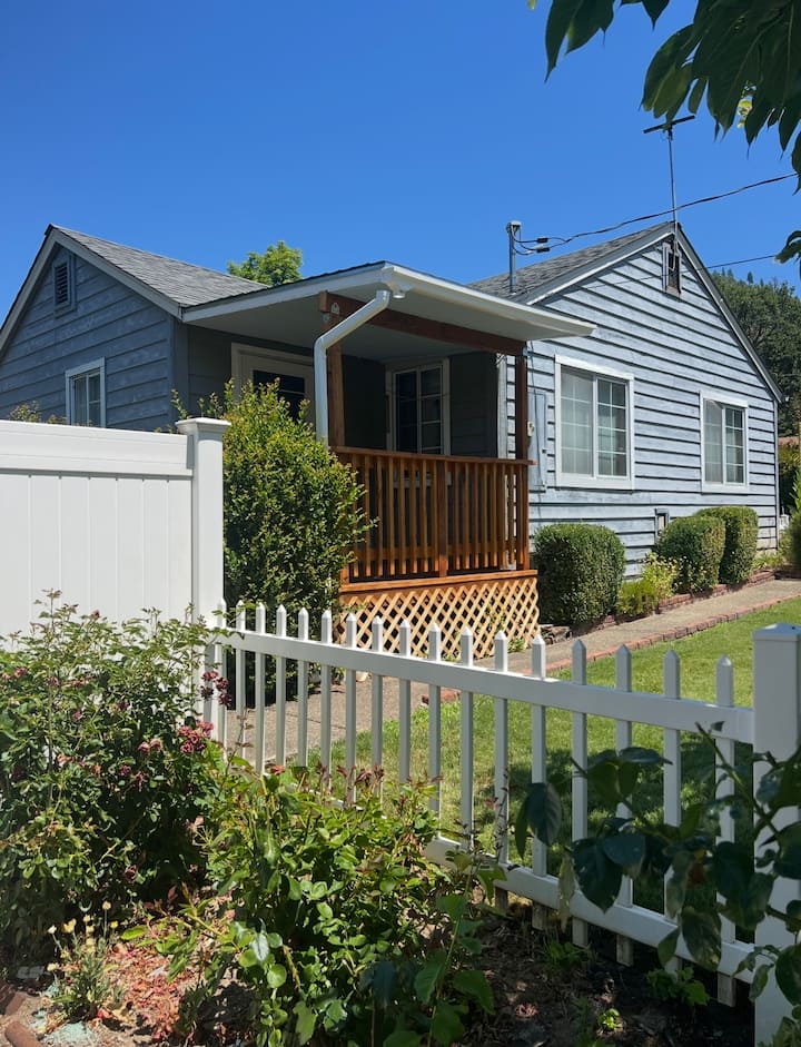 Home In Grants Pass - Grants Pass, OR