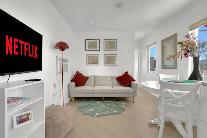 Bright La Home W/ Backyard Near Dodger Stadium - Los Angeles, CA