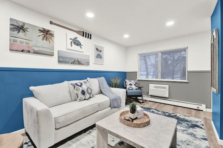 The Peacock Verde Loft | + Private Enterence - Paradise Park, Novi