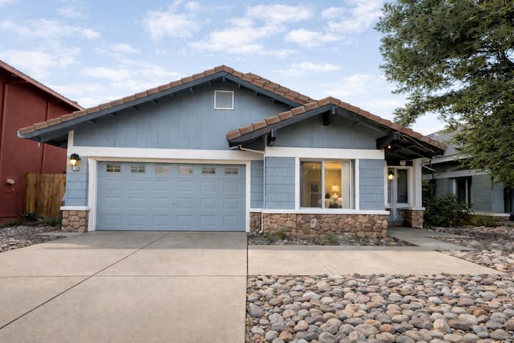 3br Elk Grove Home | King Bed, Games & Fun - Elk Grove