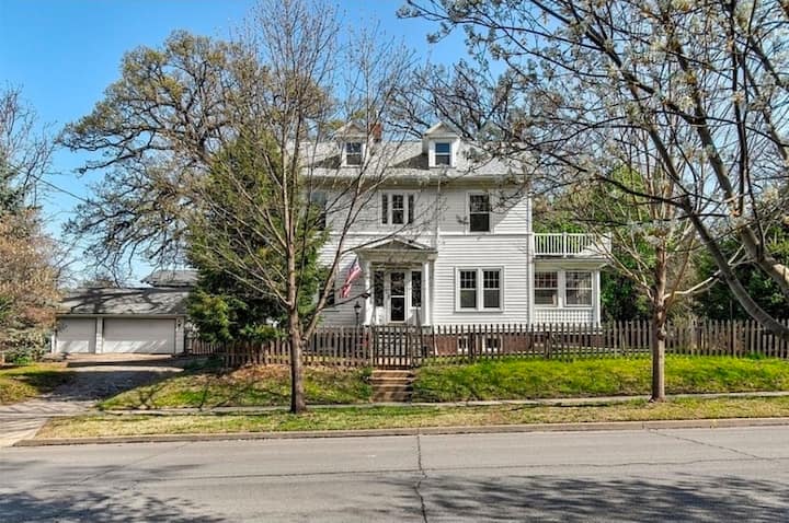 Historic Union Park Home In Des Moines - Des Moines, IA