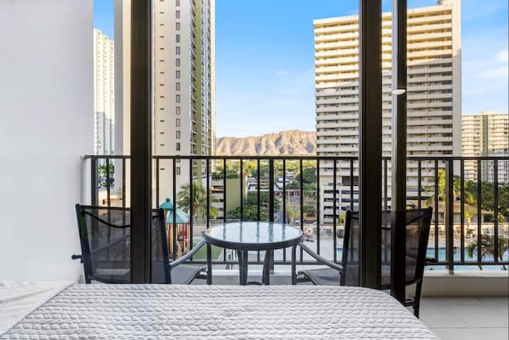 Brand New Listing - Waikiki Condo W/ Free Parking - 래니카이 비치