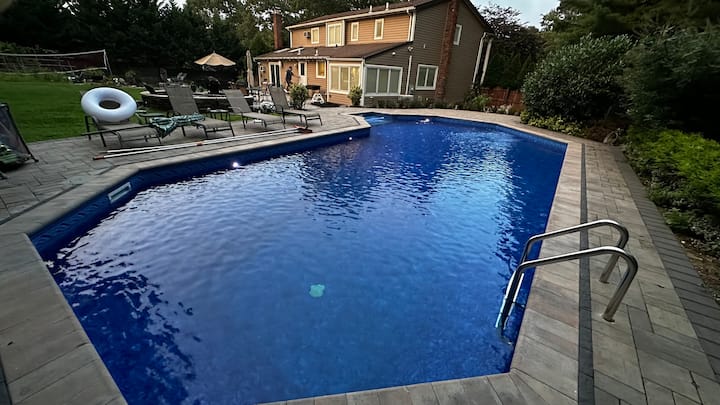 Bedroom Near Stony Brook University Hospital. - Stony Brook, NY