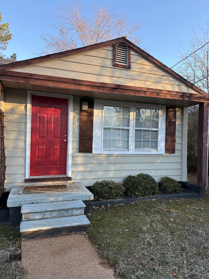 10 Min Walk To New Una Stadium! Patton House - Florence, AL