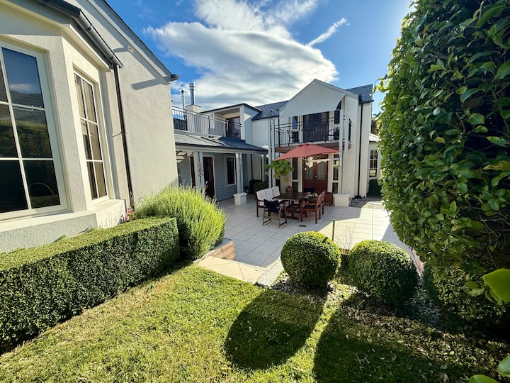 Courtyard Access In A Gorgeous Central Location - Queenstown