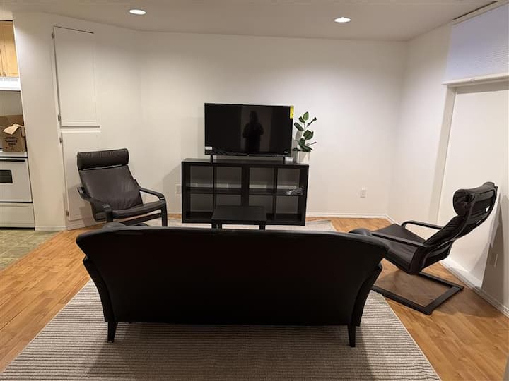 Private Cozy Suite - Drayton Valley