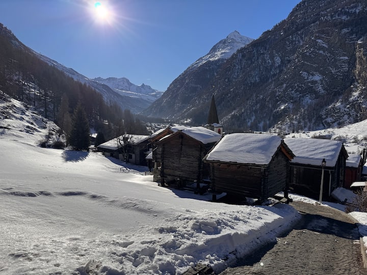 Quiet Mountain Village Getaway - Randa