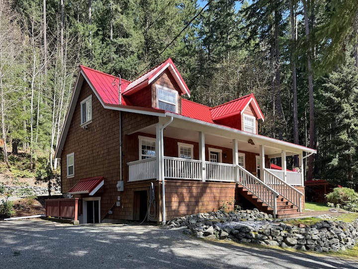 Serenity Inside The Forest Bedroom #2 - Lake Cowichan