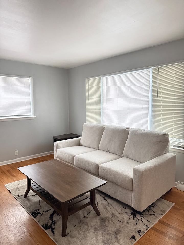 Close To All Amenities And Downtown Kalamazoo - Kalamazoo, MI