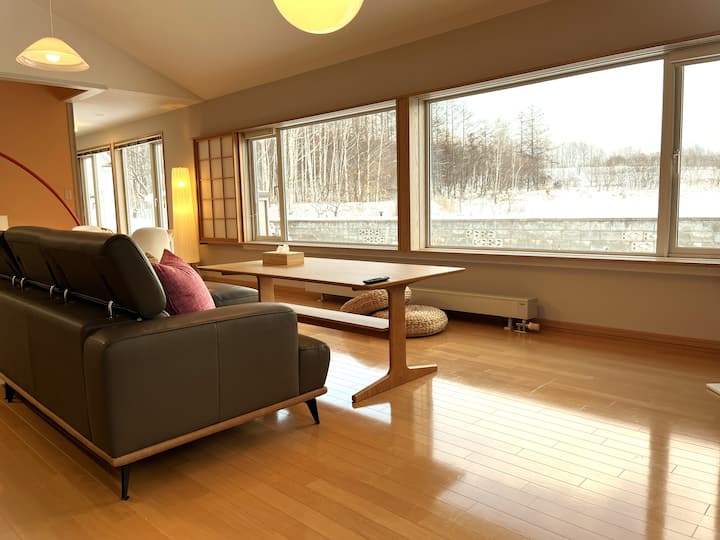 美瑛・富良野・旭川へ好アクセス！最大12名宿泊可の200平米５slldk邸宅・無料駐車場4台 - Asahikawa