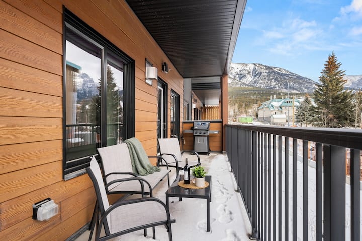 Pool&hottub | Newly Built | 15 Min Drive To Banff - Canmore