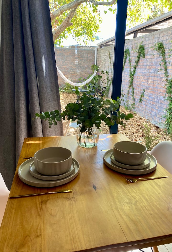 The Couvaras Inn - Somerset West