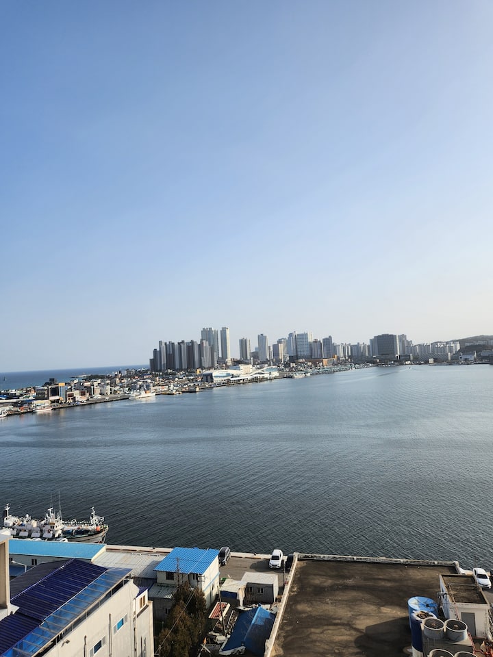 [지니] #일출전망 #청초호·오션뷰·시티뷰 #중앙시장도보5분 #주중특별할인가 개인 Ott - Sokcho-si