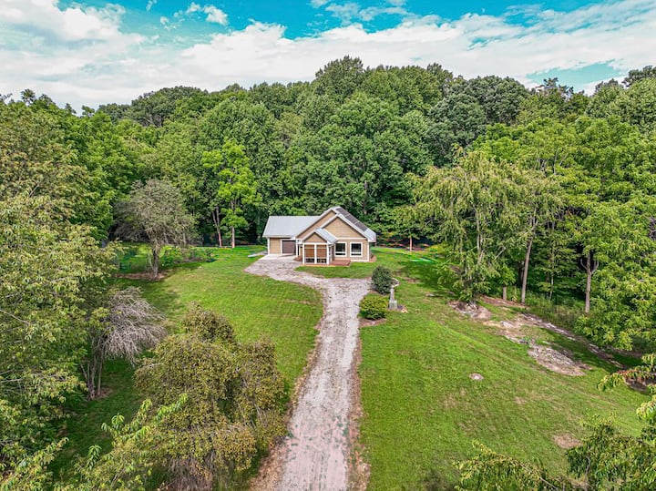 Hilltop Retreat - Abingdon, VA
