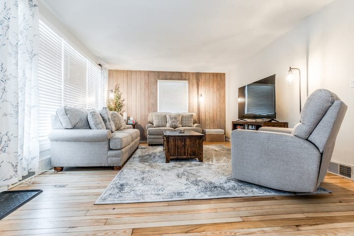 Family-friendly Brick Bungalow W/ Backyard Oasis - Chapman State Park, Clarendon