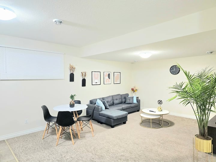 2 Bedroom Basement Suite Close To Wem & River Cree - Edmonton