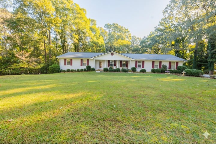 Spacious Single Family Home In City - Alpharetta, GA