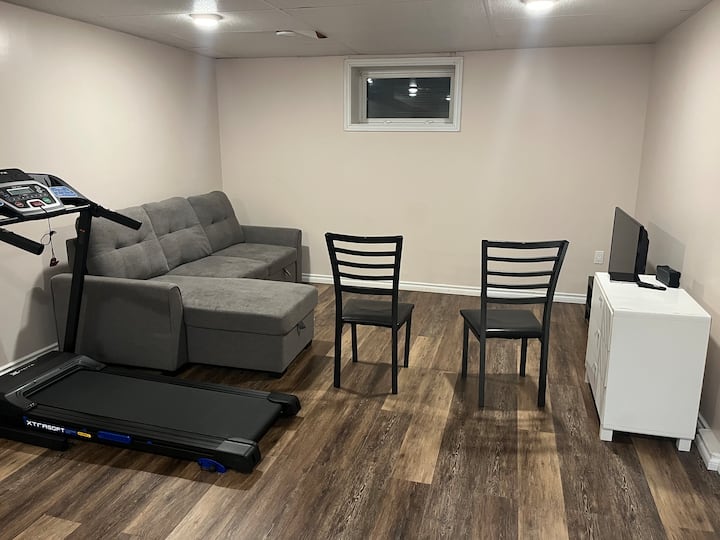 Warm & Welcoming Home Away From Home - Thompson