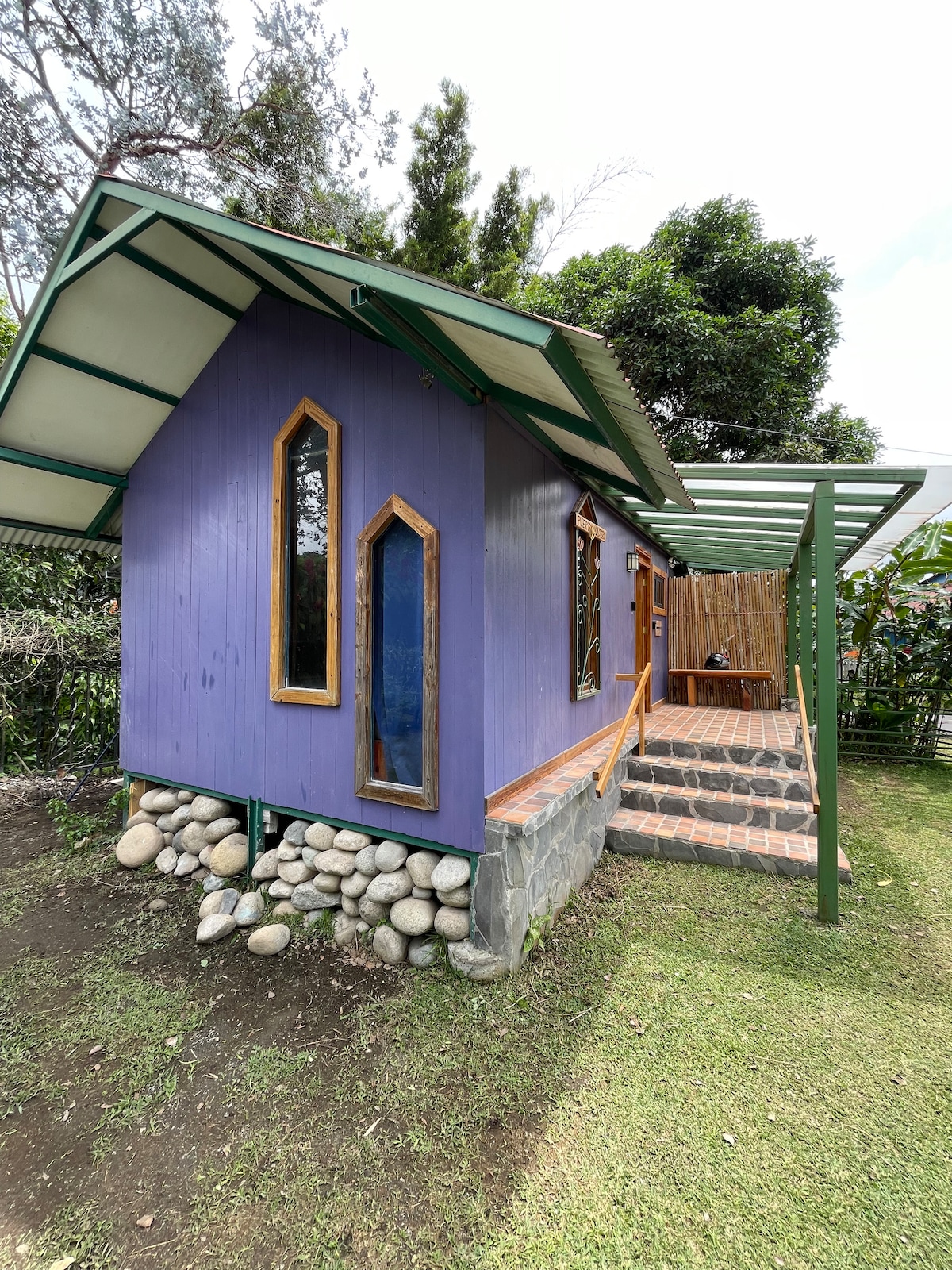 Puerto Madero — A Quiet Wooden Studio - Cabins for Rent in Boquete ...