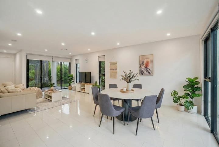 Modern Home – The Perfect Vacation Retreat - Dural