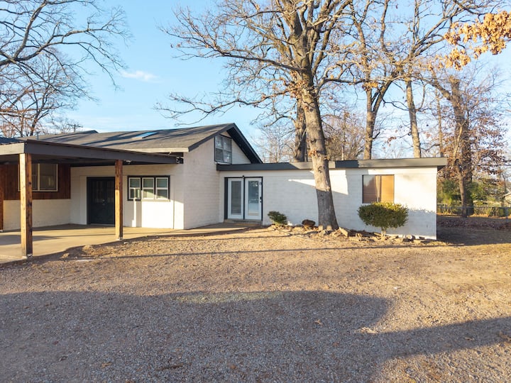 Grand Stay B- Cozy Stay - Fort Smith, AR