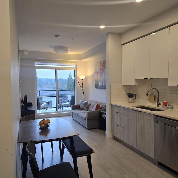 Bright Family-friendly 1br In Langley W/ Parking - Langley