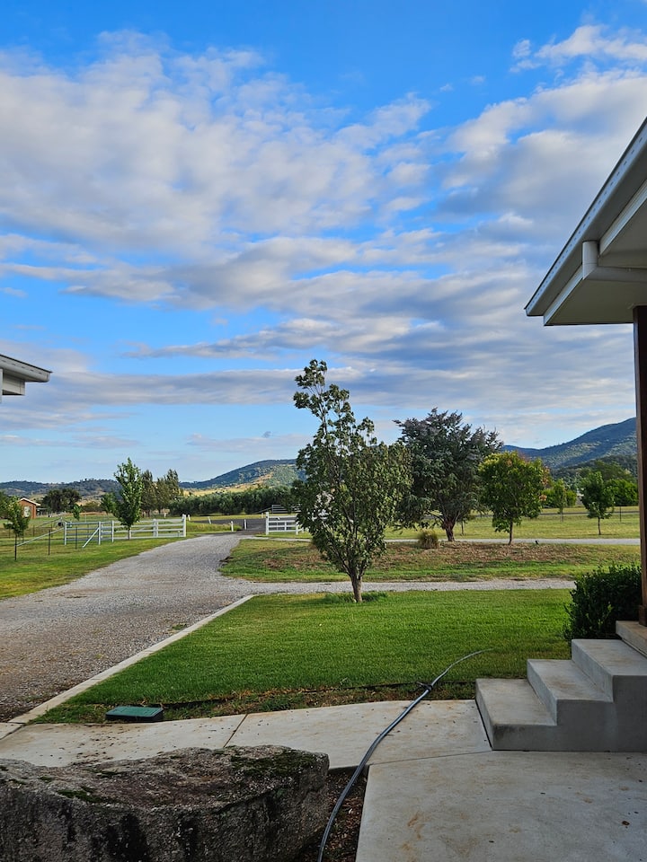 Country Hideaway—close To Town. - Tamworth