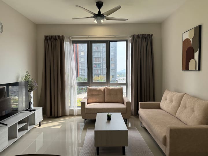 Nordica @ Gravit 8 | 2br Modern Comfort Suite - Klang