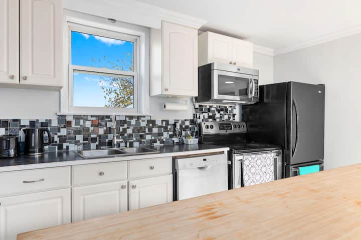 The Quiet Oak - Newcastle, ON, Canada