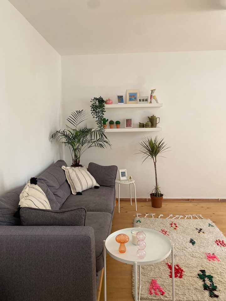 Beautiful Flat Bethnal Green Columbia Road Flower - City And Islington College - Sixth Form College