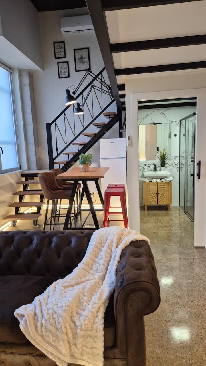 Stunning Chic Industrial Ground Floor Aptm 4 P - Valencia Airport (VLC)