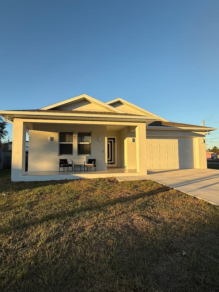 New Modern Home Overlooking Raymond James Stadium - Tampa Bay, FL