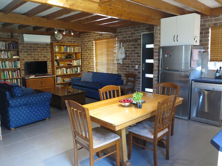 Eliza Mitte - Quiet & A Short Walk To Town - Armidale