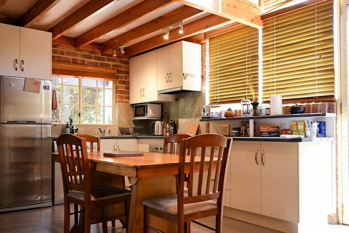 Eliza Mitte - Quiet & A Short Walk To Town - Armidale