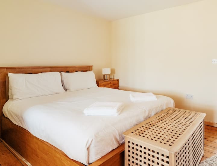 Porthcawl Accomodation, Next To Beach & Town - Kenfig Pool